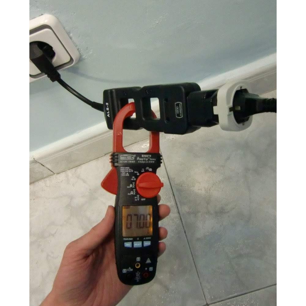 Pinza amperimétrica Brymen BM079 de 600A AC/DC. Uso industrial.